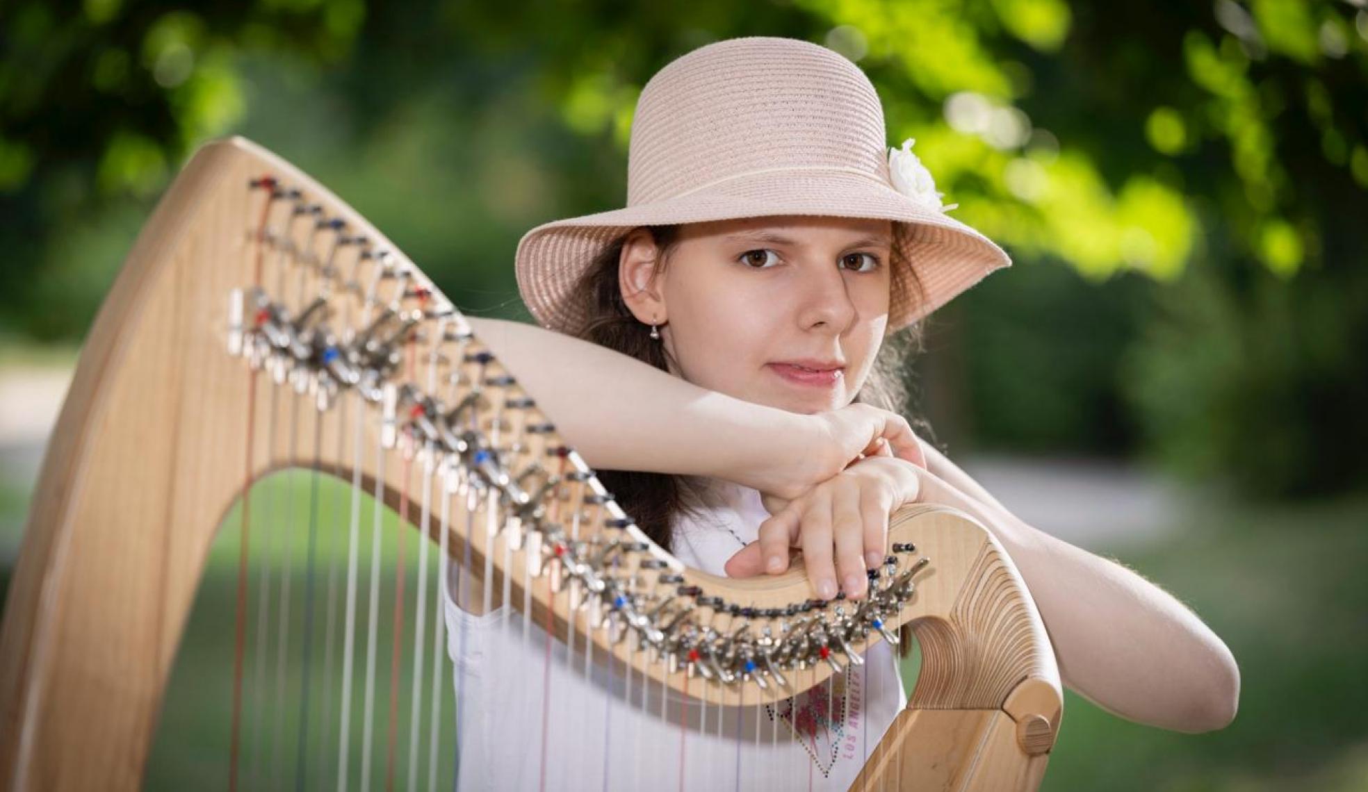 Pro Lindu s postižením je hra na harfu terapií | Patron dětí